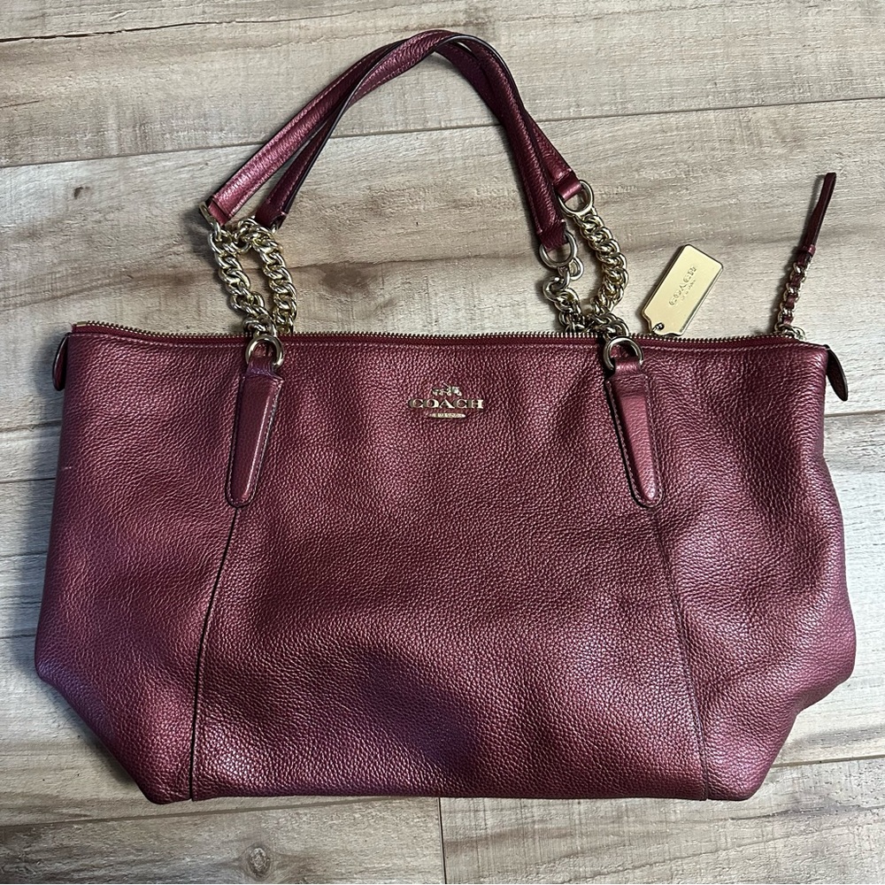 Coach- Ava Chain Tote In Metallic Cherry - Gem